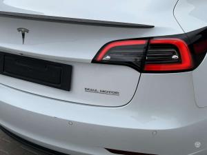 White Tesla Model 3 2022 in Kaunas, with an engine capacity of 0.00 L and mileage of 95 thousand km for 18700 €, photo 11 on AUTOMOTO.COM.LV