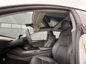 White Tesla Model 3 2022 in Kaunas, with an engine capacity of 0.00 L and mileage of 95 thousand km for 18700 €, photo 13 on AUTOMOTO.COM.LV