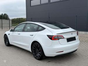 White Tesla Model 3 2022 in Kaunas, with an engine capacity of 0.00 L and mileage of 95 thousand km for 18400 €, photo 3 on AUTOMOTO.COM.LV