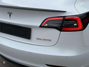 White Tesla Model 3 2022 in Kaunas, with an engine capacity of 0.00 L and mileage of 95 thousand km for 18400 €, photo 11 on AUTOMOTO.COM.LV