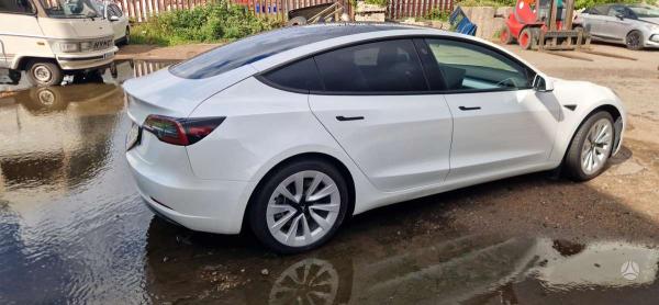 Balts Tesla Model 3 2022 Panevēža, ar dzinēja tilpumu 0.00 L un nobraukumu 46 tūkst. km par 20490 €, foto 4 vietnē AUTOMOTO.COM.LV