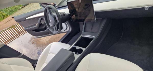 Balts Tesla Model 3 2022 Panevēža, ar dzinēja tilpumu 0.00 L un nobraukumu 46 tūkst. km par 20490 €, foto 6 vietnē AUTOMOTO.COM.LV