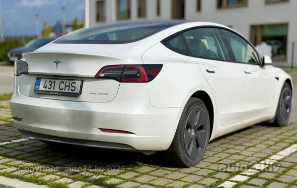 Tesla Model 3 2022 in Tallinn on AUTOMOTO.COM.LV White Tesla Model 3 2022 in Tallinn, with an engine capacity of 0.00 L and mileage of 96 thousand km for 31590 €, photo 9 on AUTOMOTO.COM.LV
