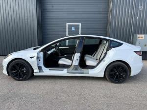 Белый Тесла Модель 3 2022 в Алитус, объемом двигателя 0.00 л и пробегом 36 тыс. км за 14999 €, фото 10 на AUTOMOTO.COM.LV