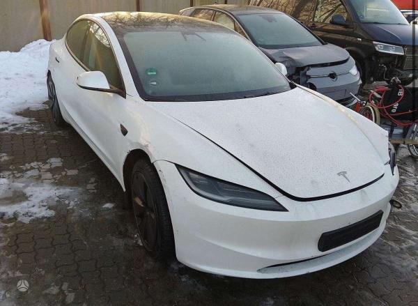 Balts Tesla Model 3 2023 Kauņa, ar dzinēja tilpumu 0.00 L un nobraukumu 68 tūkst. km par 16499 €, foto 2 vietnē AUTOMOTO.COM.LV