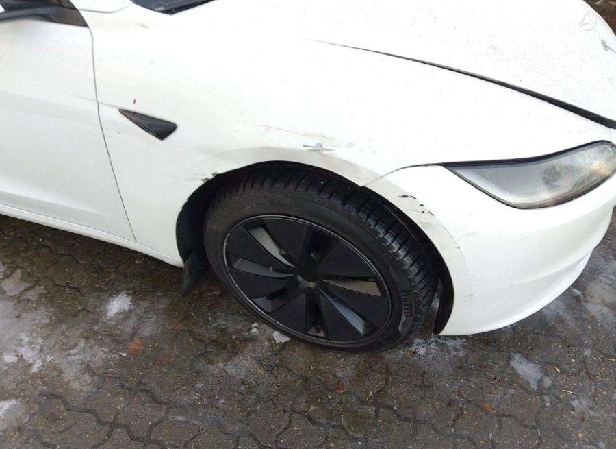 White Tesla Model 3 2023 in Kaunas, with an engine capacity of 0.00 L and mileage of 68 thousand km for 16499 €, photo 5 on AUTOMOTO.COM.LV