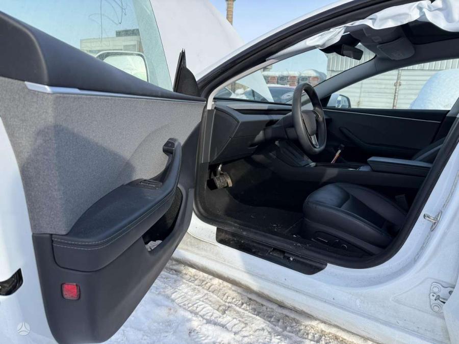 Balts Tesla Model 3 2023 Kauņa, ar dzinēja tilpumu 0.00 L un nobraukumu 68 tūkst. km par 15799 €, foto 7 vietnē AUTOMOTO.COM.LV