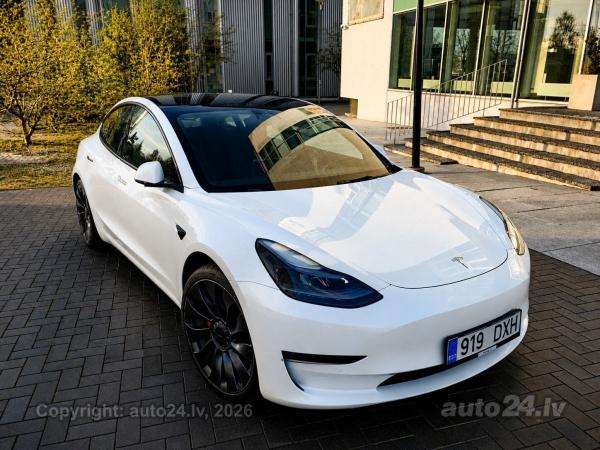 Balts Tesla Model 3 2023 Pērnava, ar dzinēja tilpumu 0.00 L un nobraukumu 50 tūkst. km par 37600 €, foto 2 vietnē AUTOMOTO.COM.LV