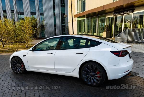 Balts Tesla Model 3 2023 Pērnava, ar dzinēja tilpumu 0.00 L un nobraukumu 50 tūkst. km par 37600 €, foto 4 vietnē AUTOMOTO.COM.LV
