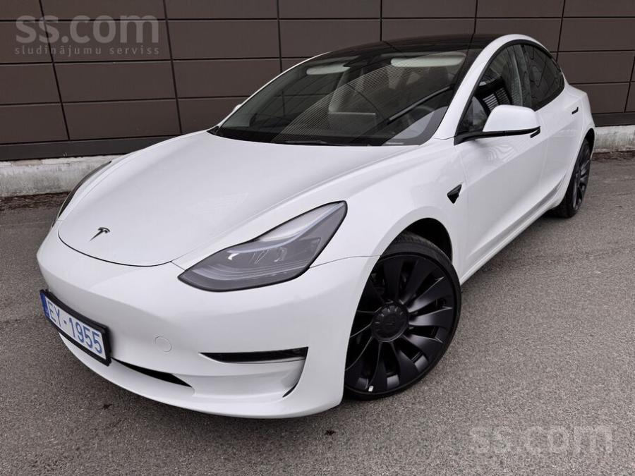 Balts Tesla Model 3 2023 Rīga, ar dzinēja tilpumu 0.00 L un nobraukumu 39 tūkst. km par 31770 €, foto 1 vietnē AUTOMOTO.COM.LV