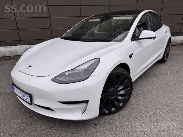 Белый Тесла Модель 3 2023 в Рига, объемом двигателя 0.00 л и пробегом 39 тыс. км за 31770 €, фото 1 на AUTOMOTO.COM.LV