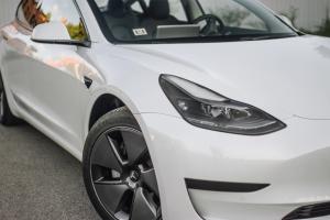 Белый Тесла Модель 3 2023 в Рига, объемом двигателя 0.00 л и пробегом 9 тыс. км за 29150 €, фото 16 на AUTOMOTO.COM.LV
