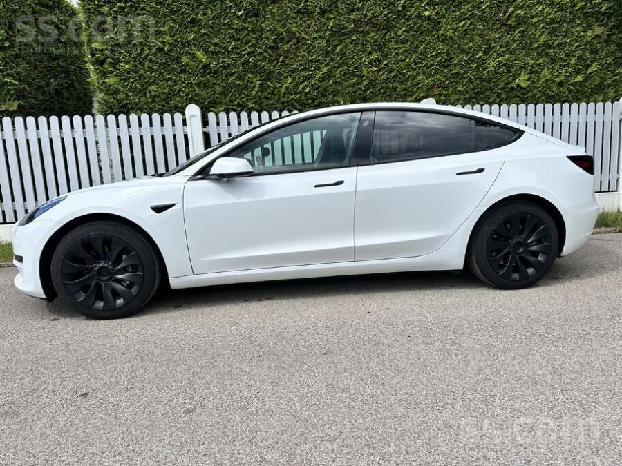White Tesla Model 3 2023 in Jurmala, with an engine capacity of 0.00 L and mileage of 62 thousand km for 30500 €, photo 1 on AUTOMOTO.COM.LV