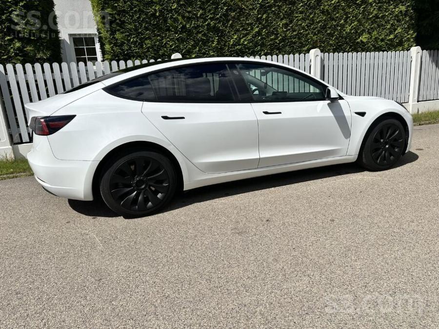 White Tesla Model 3 2023 in Jurmala, with an engine capacity of 0.00 L and mileage of 62 thousand km for 30500 €, photo 6 on AUTOMOTO.COM.LV