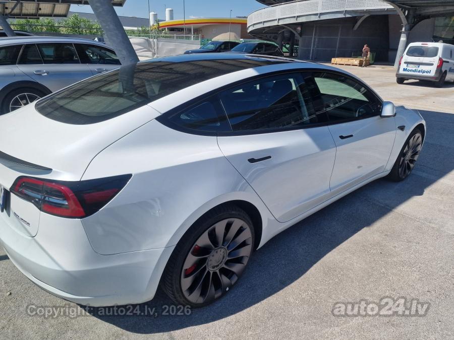 Balts Tesla Model 3 2023 Tallina, ar dzinēja tilpumu 0.00 L un nobraukumu 62 tūkst. km par 33500 €, foto 5 vietnē AUTOMOTO.COM.LV