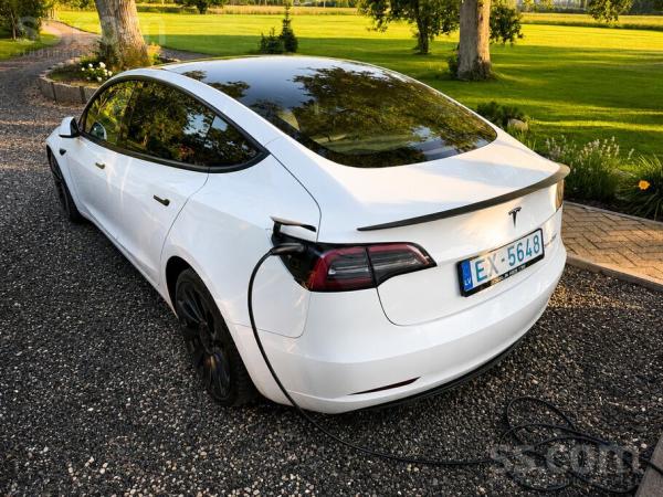Balts Tesla Model 3 2023 Rīga, ar dzinēja tilpumu 0.00 L un nobraukumu 53 tūkst. km par 34500 €, foto 3 vietnē AUTOMOTO.COM.LV