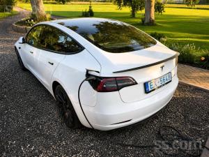Balts Tesla Model 3 2023 Rīga, ar dzinēja tilpumu 0.00 L un nobraukumu 53 tūkst. km par 34500 €, foto 4 vietnē AUTOMOTO.COM.LV