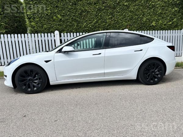 Balts Tesla Model 3 2023 Jūrmala, ar dzinēja tilpumu 0.00 L un nobraukumu 37 tūkst. km par 30500 €, foto 1 vietnē AUTOMOTO.COM.LV