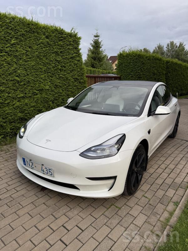 White Tesla Model 3 2023 in Riga, with an engine capacity of 0.00 L and mileage of 65 thousand km for 31000 €, photo 4 on AUTOMOTO.COM.LV