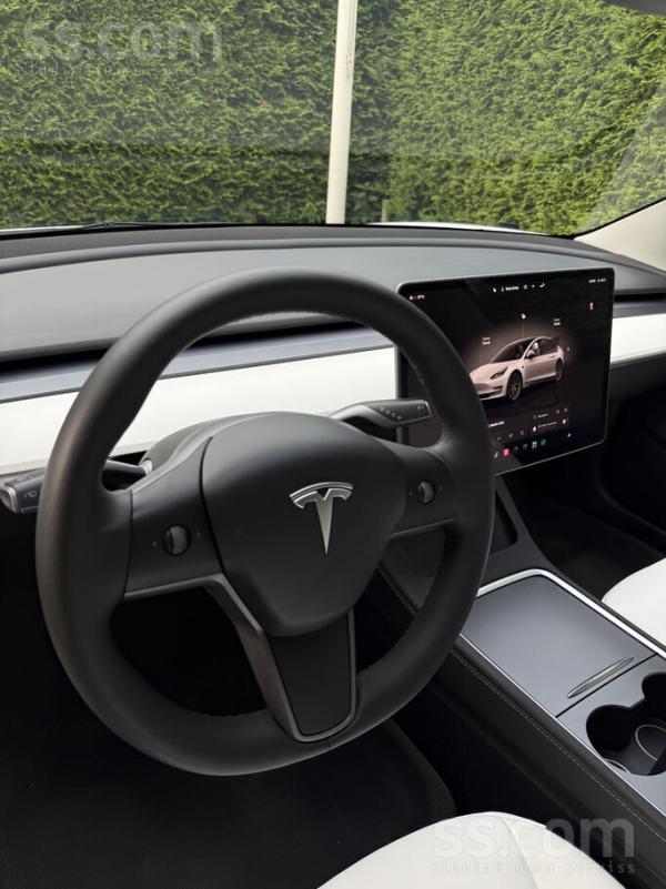 White Tesla Model 3 2023 in Riga, with an engine capacity of 0.00 L and mileage of 65 thousand km for 31000 €, photo 7 on AUTOMOTO.COM.LV