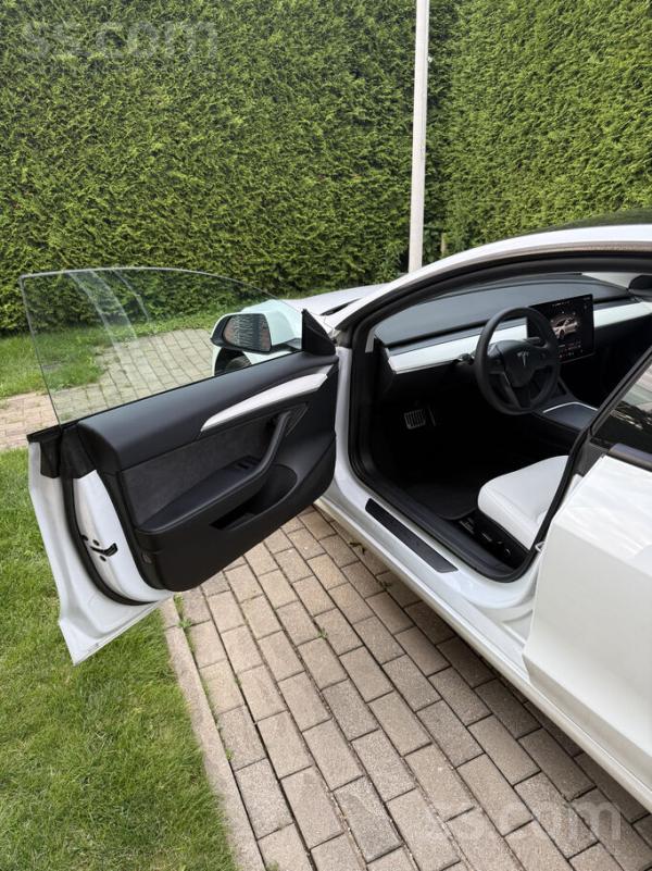 White Tesla Model 3 2023 in Riga, with an engine capacity of 0.00 L and mileage of 65 thousand km for 31000 €, photo 10 on AUTOMOTO.COM.LV