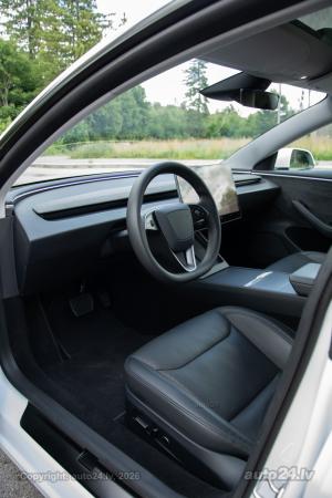 White Tesla Model 3 2023 in Parnu, with an engine capacity of 0.00 L and mileage of 82 thousand km for 35990 €, photo 8 on AUTOMOTO.COM.LV