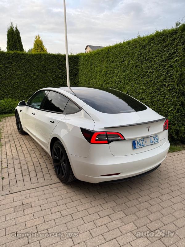 White Tesla Model 3 2023 in Tallinn, with an engine capacity of 0.00 L and mileage of 65 thousand km for 32500 €, photo 1 on AUTOMOTO.COM.LV