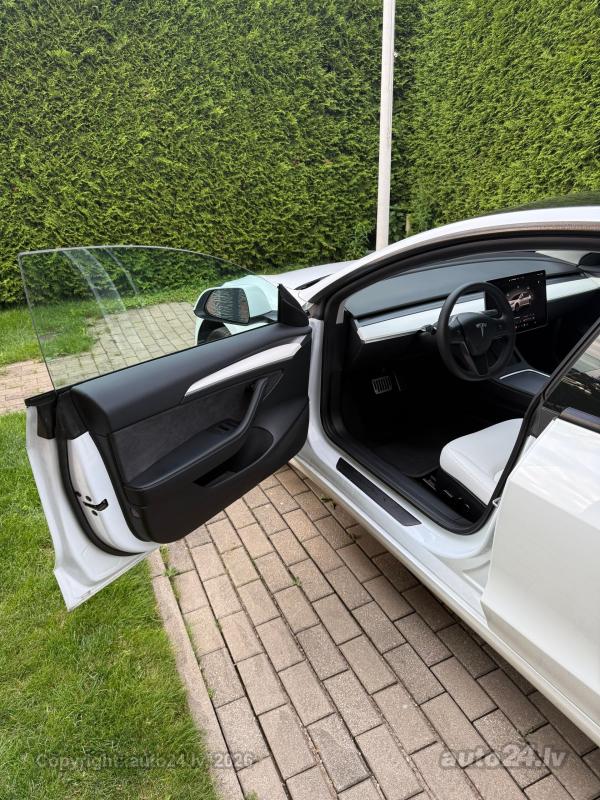 White Tesla Model 3 2023 in Tallinn, with an engine capacity of 0.00 L and mileage of 65 thousand km for 32500 €, photo 9 on AUTOMOTO.COM.LV