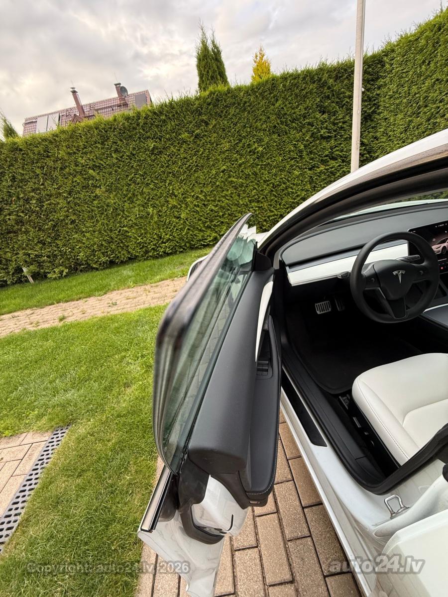 Balts Tesla Model 3 2023 Tallina, ar dzinēja tilpumu 0.00 L un nobraukumu 65 tūkst. km par 32500 €, foto 12 vietnē AUTOMOTO.COM.LV