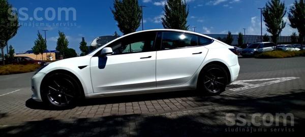 Balts Tesla Model 3 2023 Ventspils, ar dzinēja tilpumu 0.00 L un nobraukumu 88 tūkst. km par 22000 €, foto 5 vietnē AUTOMOTO.COM.LV
