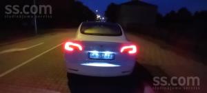 Balts Tesla Model 3 2023 Ventspils, ar dzinēja tilpumu 0.00 L un nobraukumu 88 tūkst. km par 22000 €, foto 10 vietnē AUTOMOTO.COM.LV