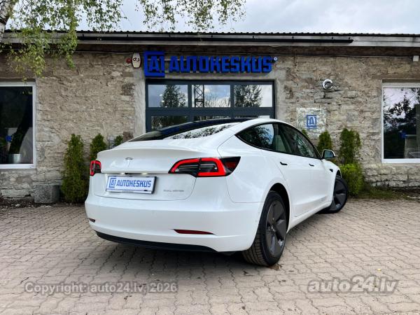 White Tesla Model 3 2023 in Tallinn, with an engine capacity of 0.00 L and mileage of 38 thousand km for 34990 €, photo 2 on AUTOMOTO.COM.LV
