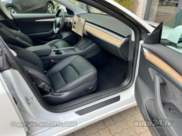 White Tesla Model 3 2023 in Tallinn, with an engine capacity of 0.00 L and mileage of 38 thousand km for 34990 €, photo 7 on AUTOMOTO.COM.LV