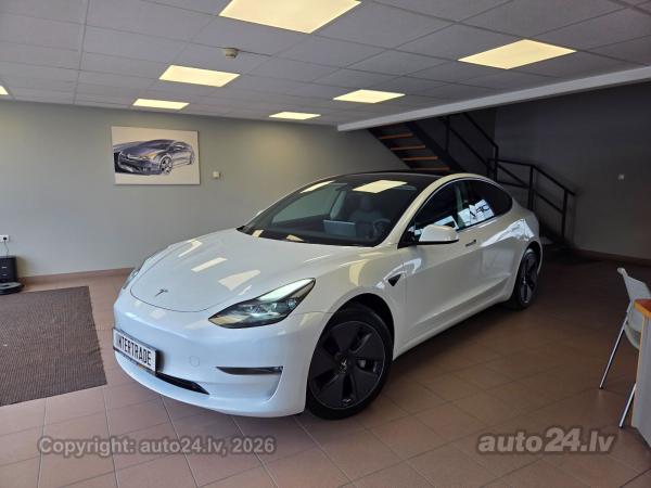White Tesla Model 3 2023 in Tartu, with an engine capacity of 0.00 L and mileage of 108 thousand km for 31990 €, photo 1 on AUTOMOTO.COM.LV