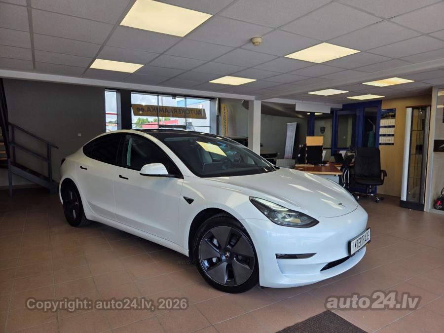 White Tesla Model 3 2023 in Tartu, with an engine capacity of 0.00 L and mileage of 108 thousand km for 31990 €, photo 3 on AUTOMOTO.COM.LV