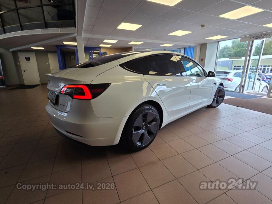 White Tesla Model 3 2023 in Tartu, with an engine capacity of 0.00 L and mileage of 108 thousand km for 31990 €, photo 4 on AUTOMOTO.COM.LV