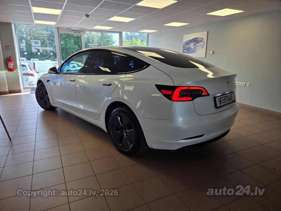 White Tesla Model 3 2023 in Tartu, with an engine capacity of 0.00 L and mileage of 108 thousand km for 31990 €, photo 5 on AUTOMOTO.COM.LV
