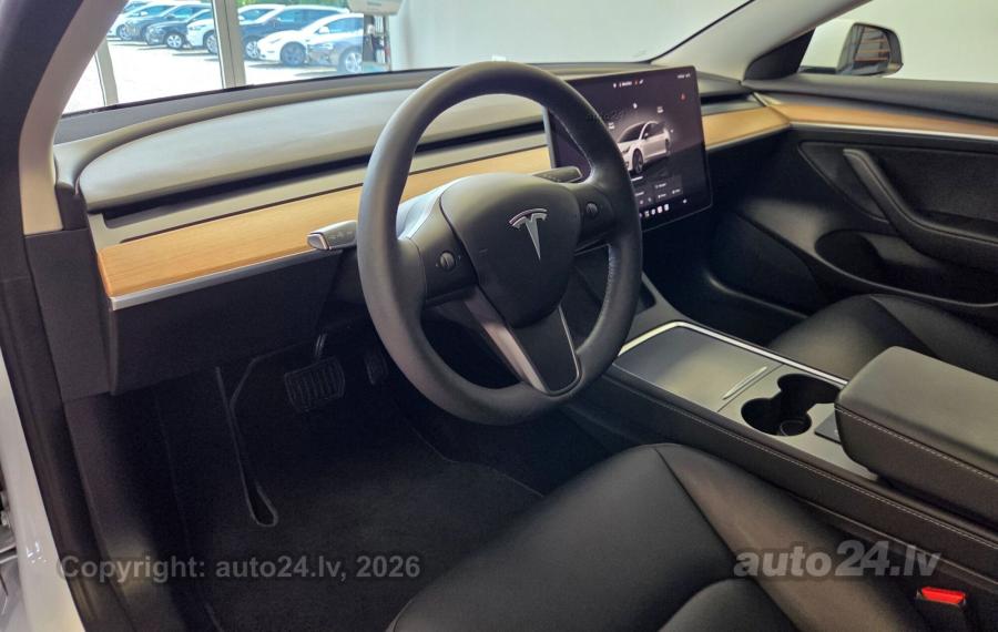 White Tesla Model 3 2023 in Tartu, with an engine capacity of 0.00 L and mileage of 108 thousand km for 31990 €, photo 6 on AUTOMOTO.COM.LV