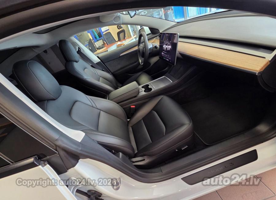 White Tesla Model 3 2023 in Tartu, with an engine capacity of 0.00 L and mileage of 108 thousand km for 31990 €, photo 9 on AUTOMOTO.COM.LV