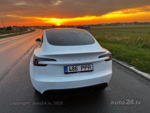 White Tesla Model 3 2023 in Tallinn, with an engine capacity of 0.00 L and mileage of 45 thousand km for 37999 €, photo 3 on AUTOMOTO.COM.LV