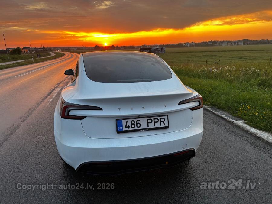 White Tesla Model 3 2023 in Tallinn, with an engine capacity of 0.00 L and mileage of 45 thousand km for 37999 €, photo 3 on AUTOMOTO.COM.LV