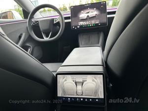 White Tesla Model 3 2023 in Tallinn, with an engine capacity of 0.00 L and mileage of 45 thousand km for 37999 €, photo 6 on AUTOMOTO.COM.LV