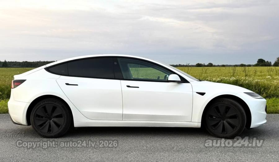 White Tesla Model 3 2023 in Tallinn, with an engine capacity of 0.00 L and mileage of 45 thousand km for 37999 €, photo 10 on AUTOMOTO.COM.LV