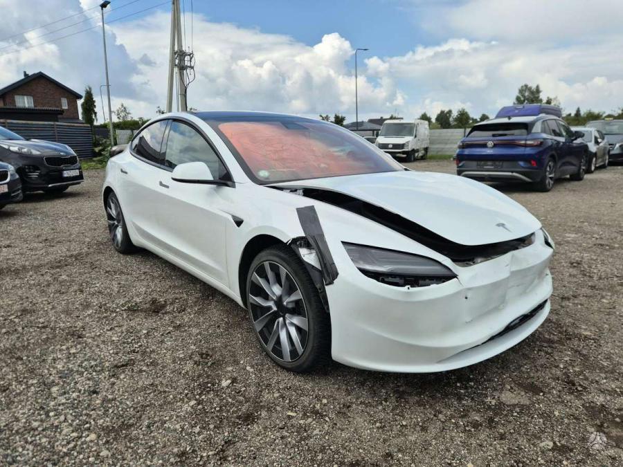 Белый Тесла Модель 3 2023 в Каунас, объемом двигателя 0.00 л и пробегом 80 тыс. км за 19200 €, фото 7 на AUTOMOTO.COM.LV