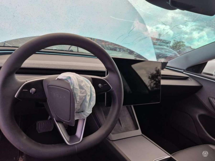 Белый Тесла Модель 3 2023 в Каунас, объемом двигателя 0.00 л и пробегом 80 тыс. км за 19200 €, фото 9 на AUTOMOTO.COM.LV
