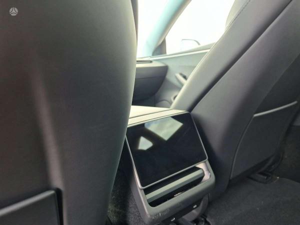 White Tesla Model 3 2023 in Kaunas, with an engine capacity of 0.00 L and mileage of 80 thousand km for 19200 €, photo 11 on AUTOMOTO.COM.LV