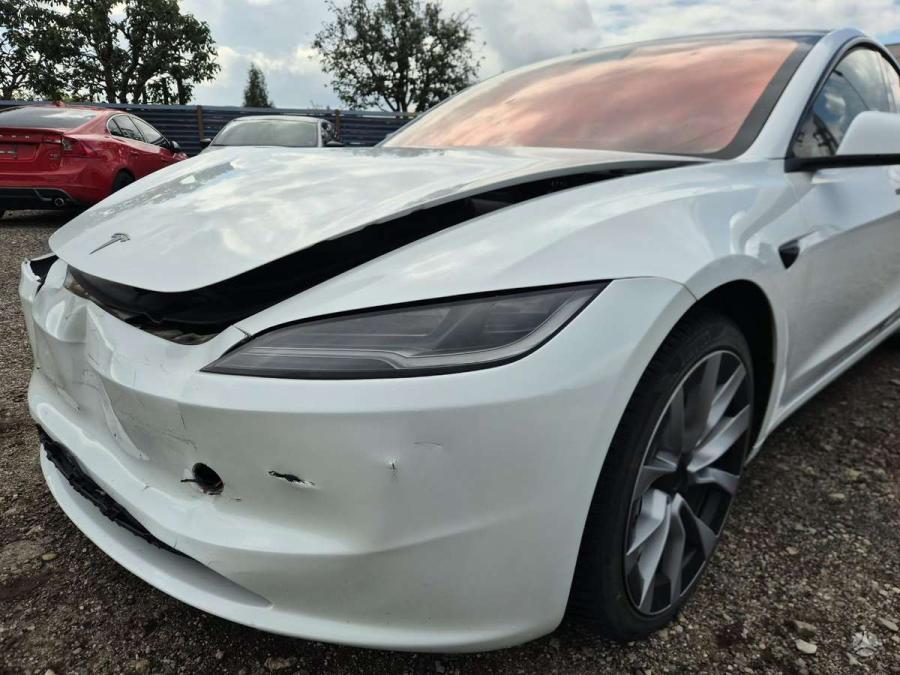 Белый Тесла Модель 3 2023 в Каунас, объемом двигателя 0.00 л и пробегом 80 тыс. км за 19200 €, фото 15 на AUTOMOTO.COM.LV