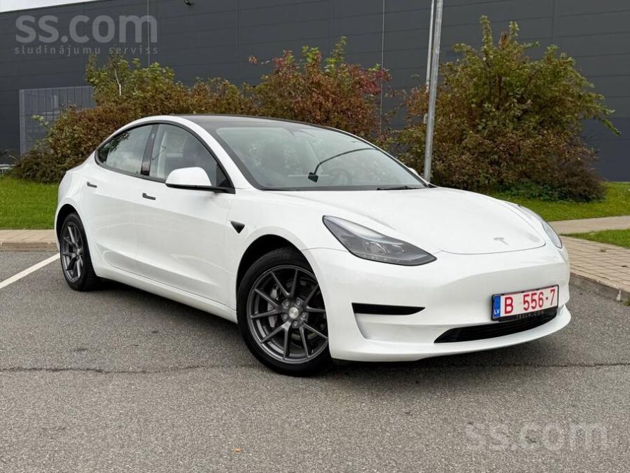 Balts Tesla Model 3 2023 Rīga, ar dzinēja tilpumu 0.00 L un nobraukumu 45 tūkst. km par 27990 €, foto 4 vietnē AUTOMOTO.COM.LV