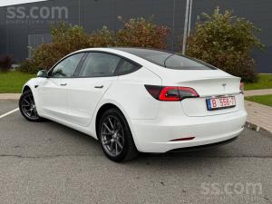 Balts Tesla Model 3 2023 Rīga, ar dzinēja tilpumu 0.00 L un nobraukumu 45 tūkst. km par 27990 €, foto 7 vietnē AUTOMOTO.COM.LV