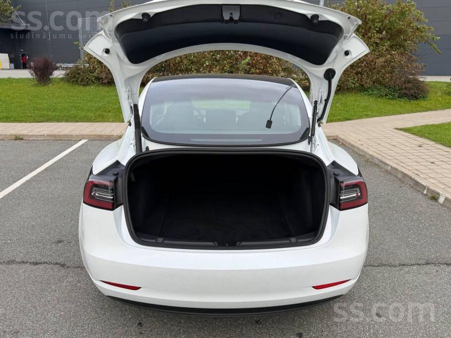 Balts Tesla Model 3 2023 Rīga, ar dzinēja tilpumu 0.00 L un nobraukumu 45 tūkst. km par 27990 €, foto 8 vietnē AUTOMOTO.COM.LV